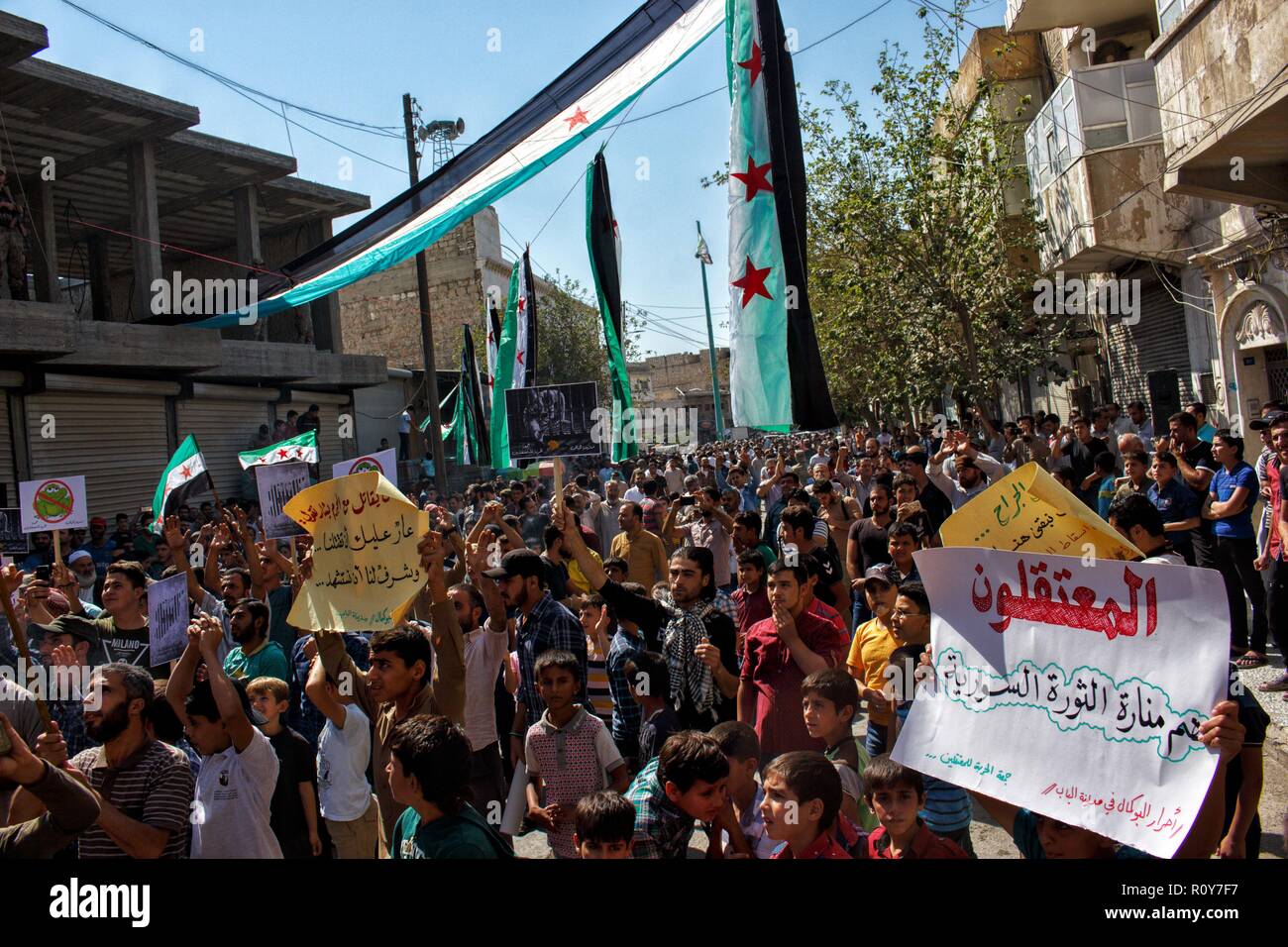 Albab, Syrian north, Syria. 5th Oct, 2018. A huge crowd of people seen ...