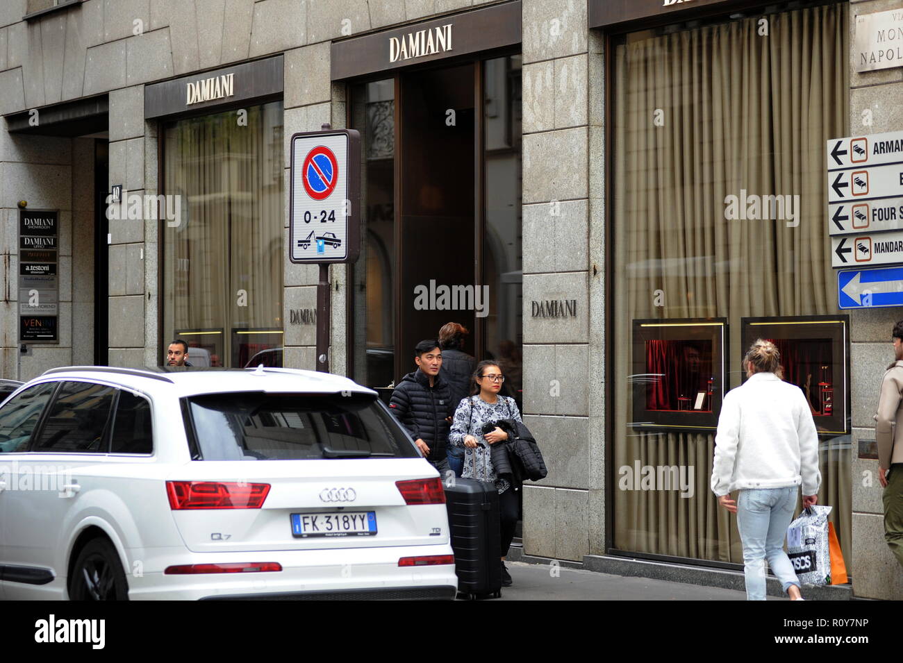 Milan, Riccardo Montolivo goes to Damiani to buy a present to his wife ...