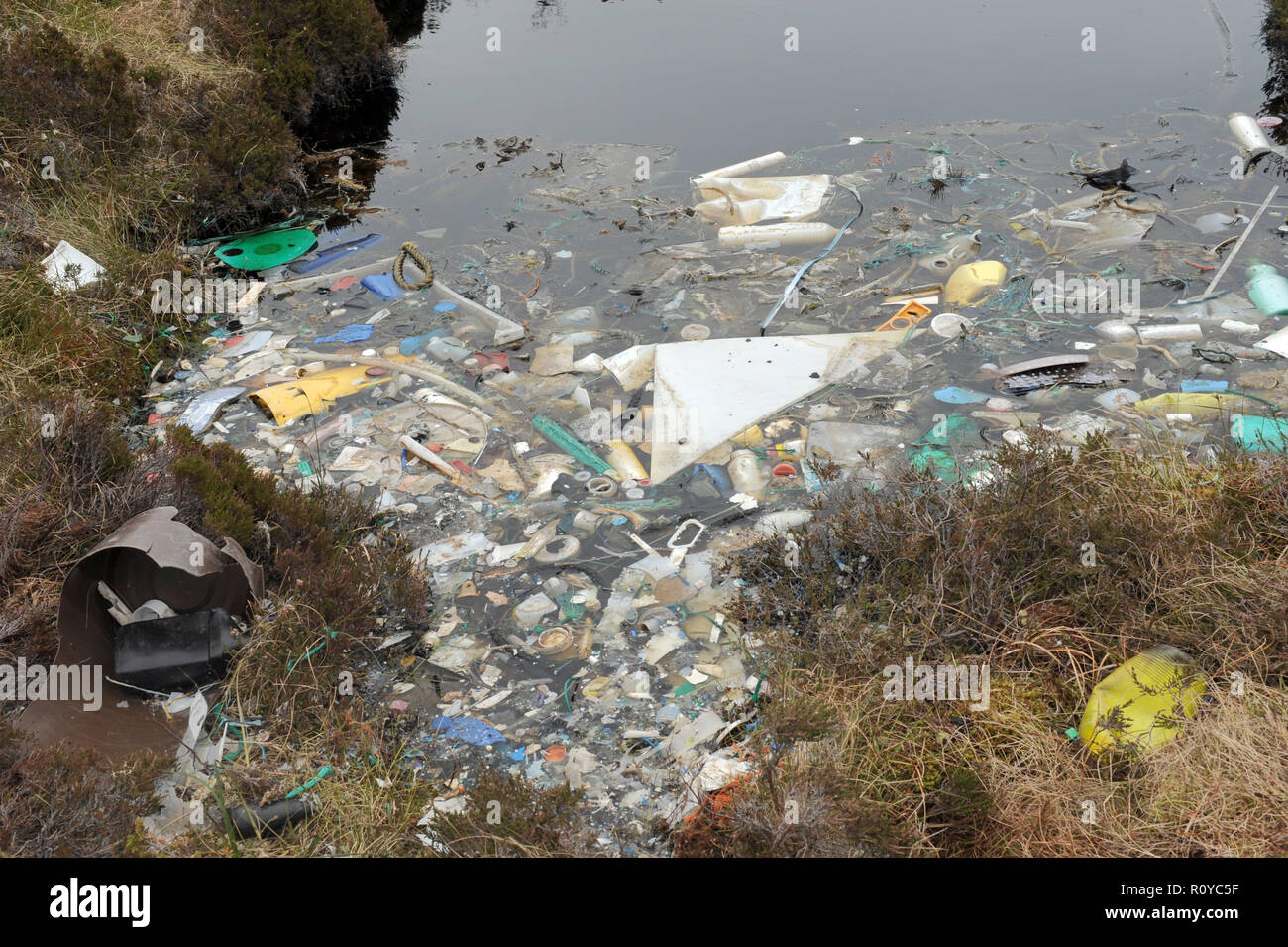 Bergen, Norway. 24th May, 2018. Garbage floats in a pond on a small ...