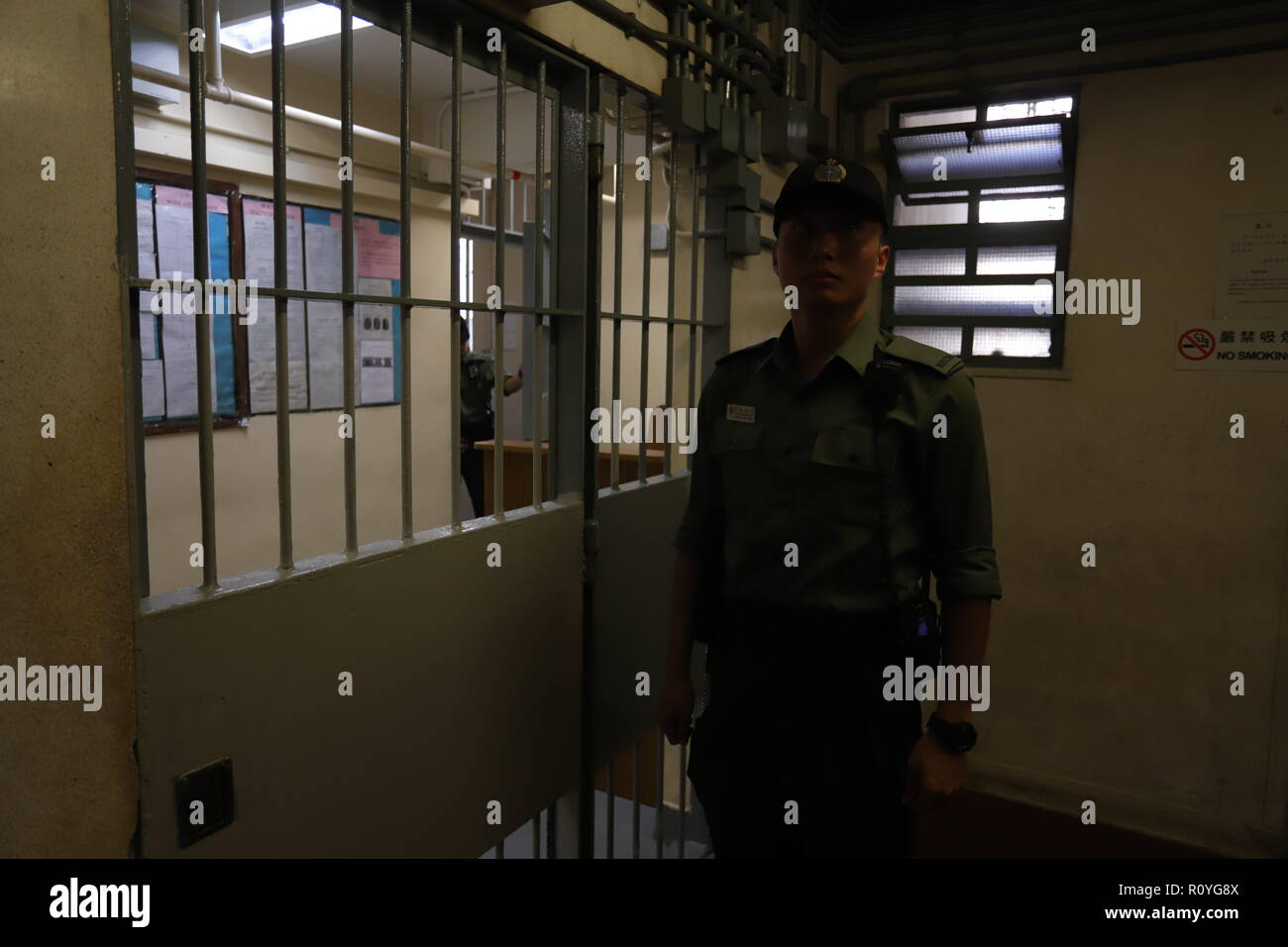 Hong Kong, CHINA. 8th Nov, 2018. Prison warden stand guard in front of ...