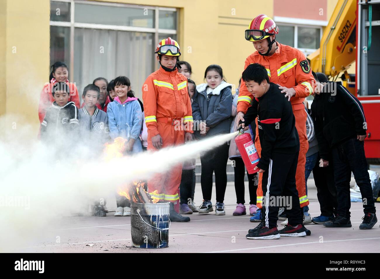 Langfang, China's Hebei Province. 8th Nov, 2018. A fire fighter shows ...