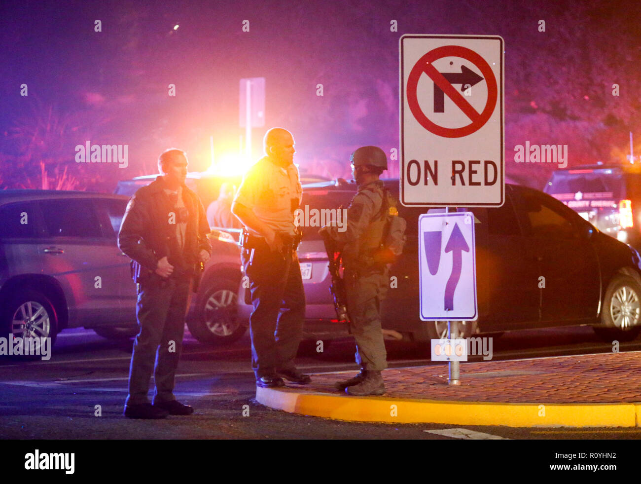 Police officers at bar hi-res stock photography and images - Alamy