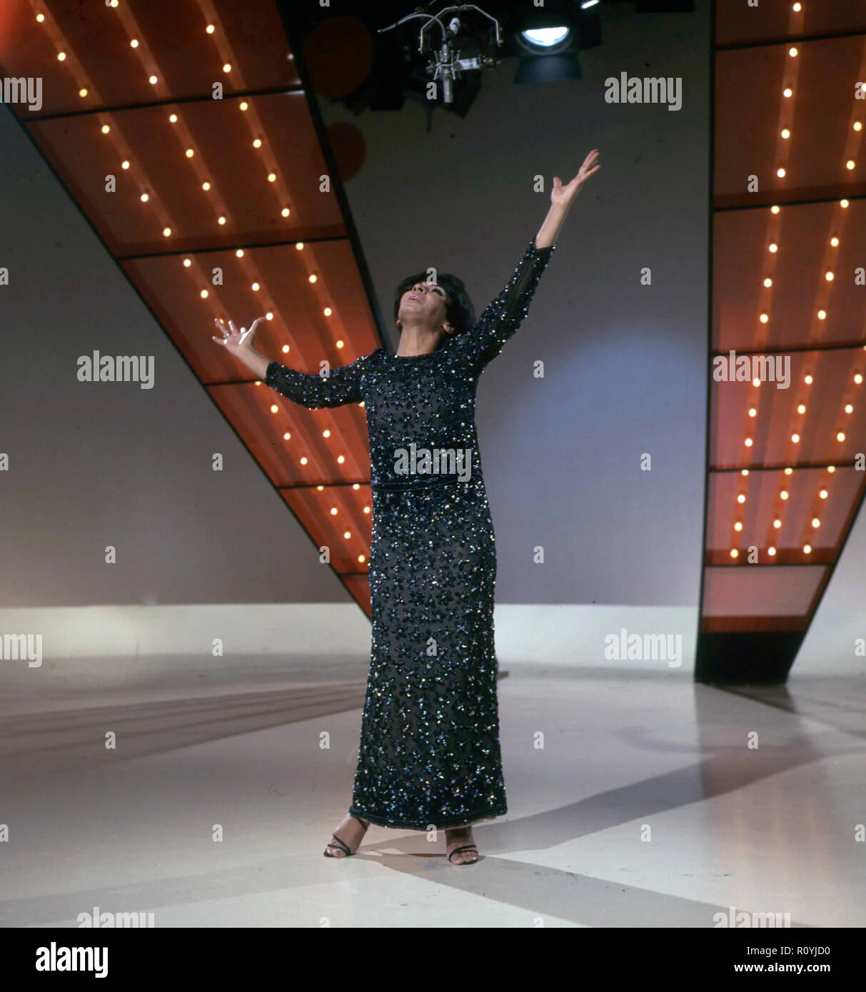 SHIRLEY BASSEY Welsh singer about 1972 Stock Photo - Alamy