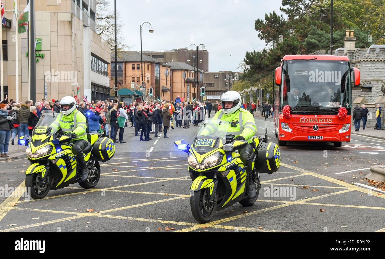 Team of motorcycle police officers hi-res stock photography and images ...