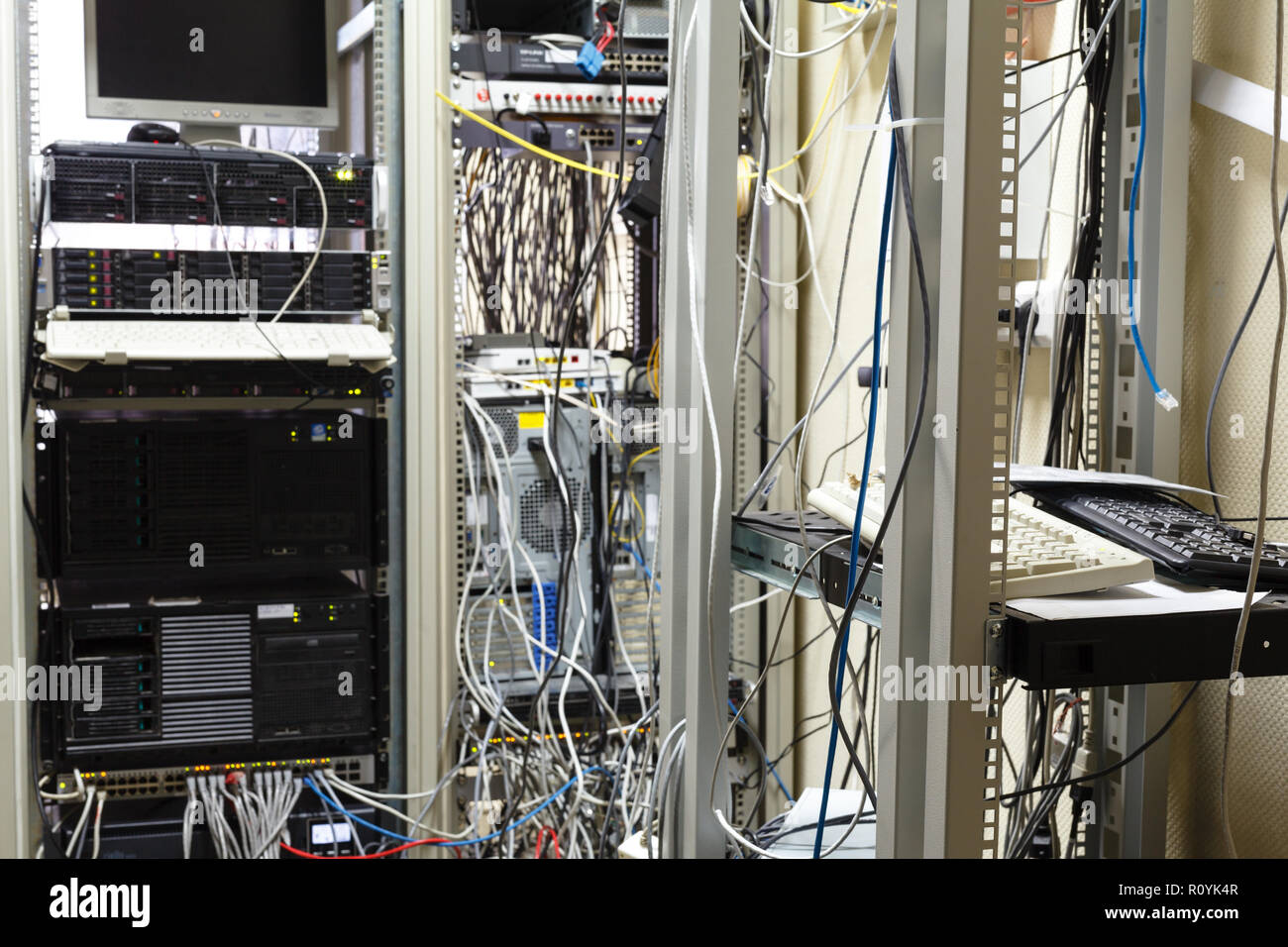 Redundant server hi-res stock photography and images - Alamy