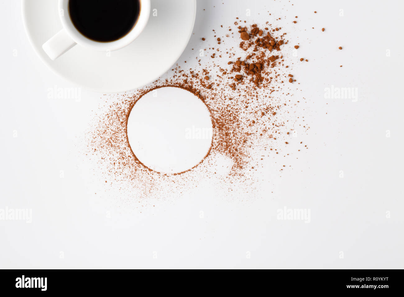 Cocoa powder circle on white table, top view Stock Photo - Alamy