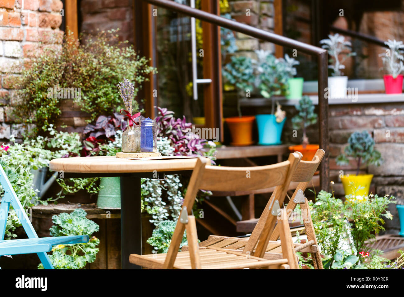 Cozy outdoor cafe in Paris, France Stock Photo - Alamy
