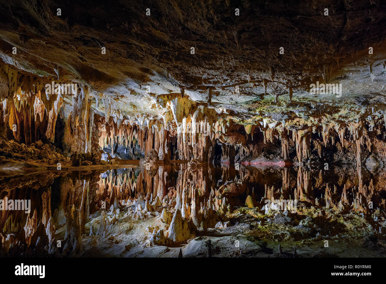 Largest cave formation virginia hi-res stock photography and images - Alamy