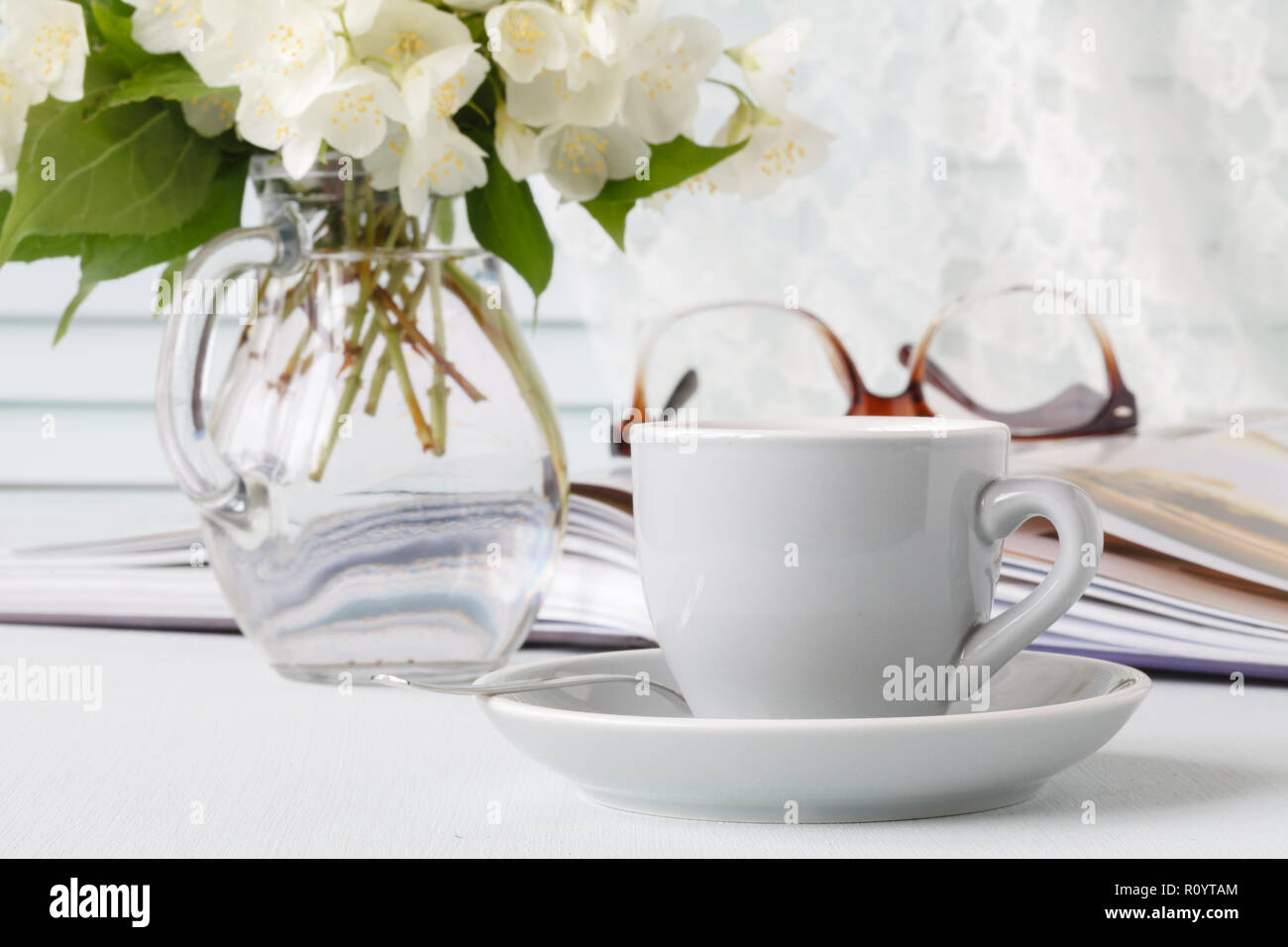cup of coffee, flowers and note Stock Photo - Alamy