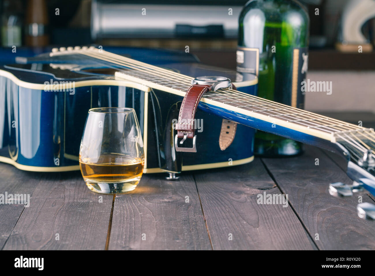 Side view classical acoustic guitar hi-res stock photography and images ...