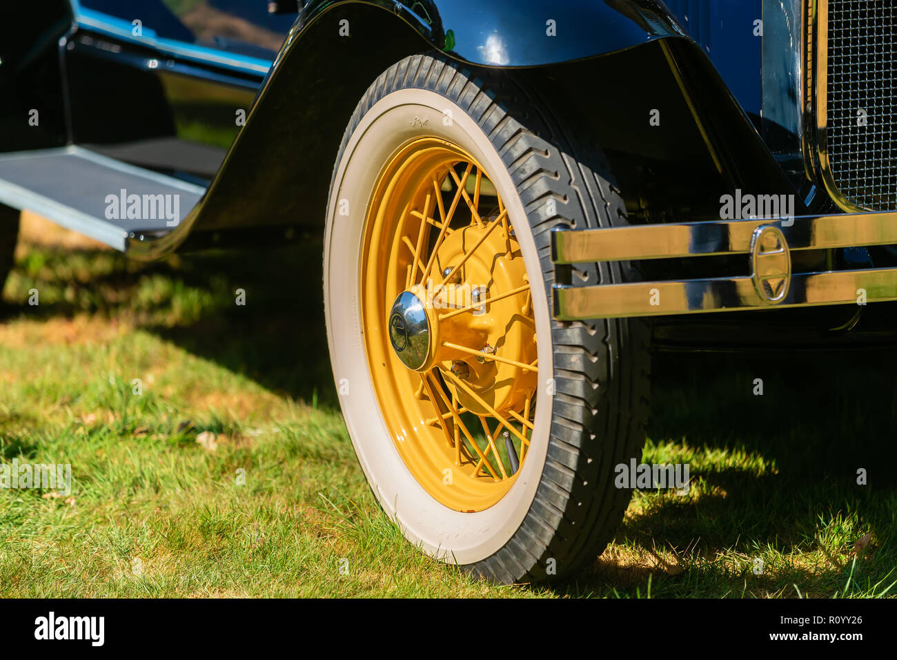 detail picture of a wheel of a classic car Stock Photo - Alamy