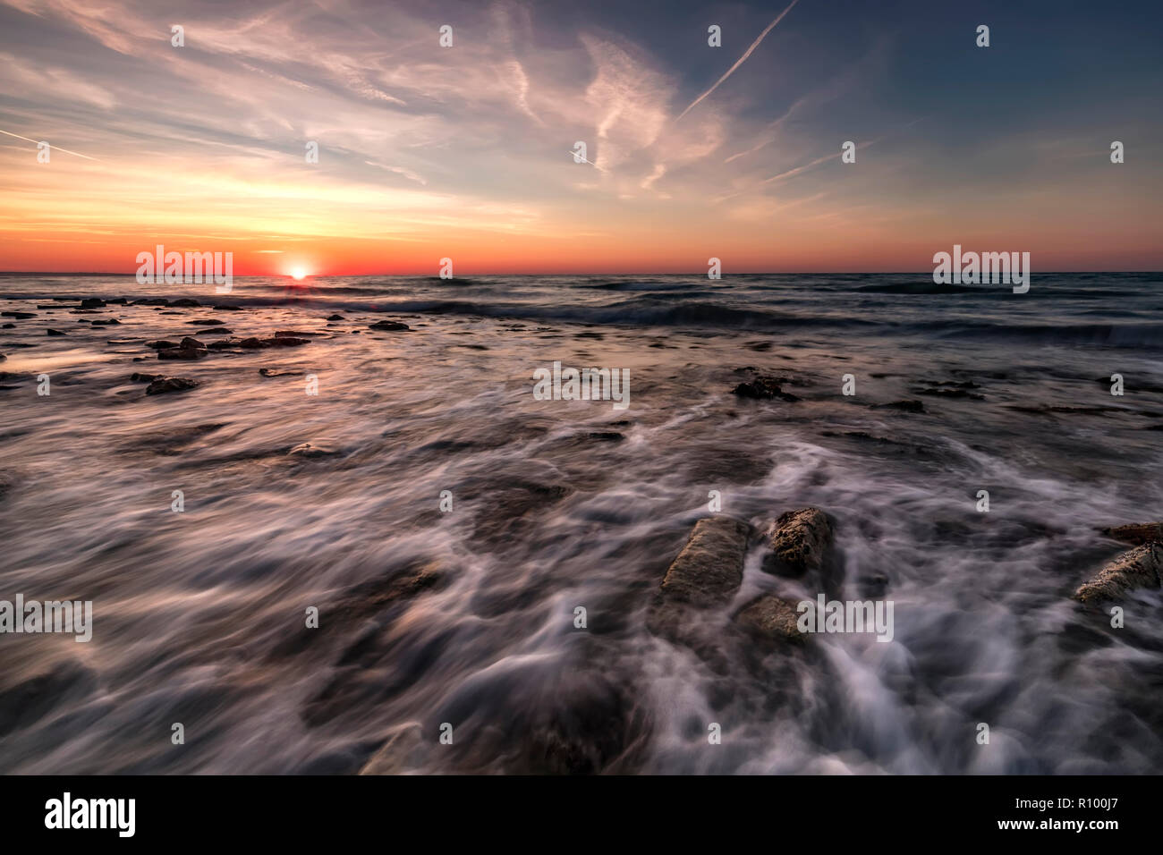 Sunrise over the water hi-res stock photography and images - Alamy