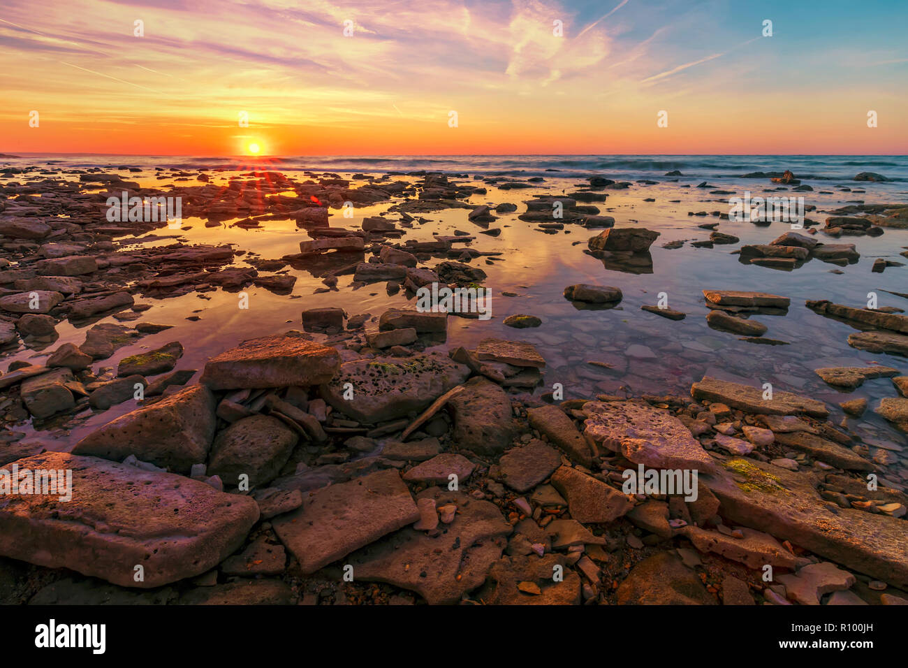 Rough water seascapes hi-res stock photography and images - Alamy