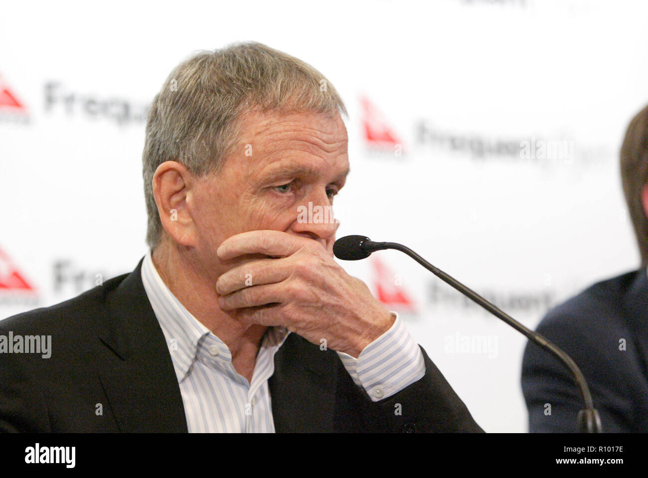 Qantas frequent flyer hi-res stock photography and images - Alamy