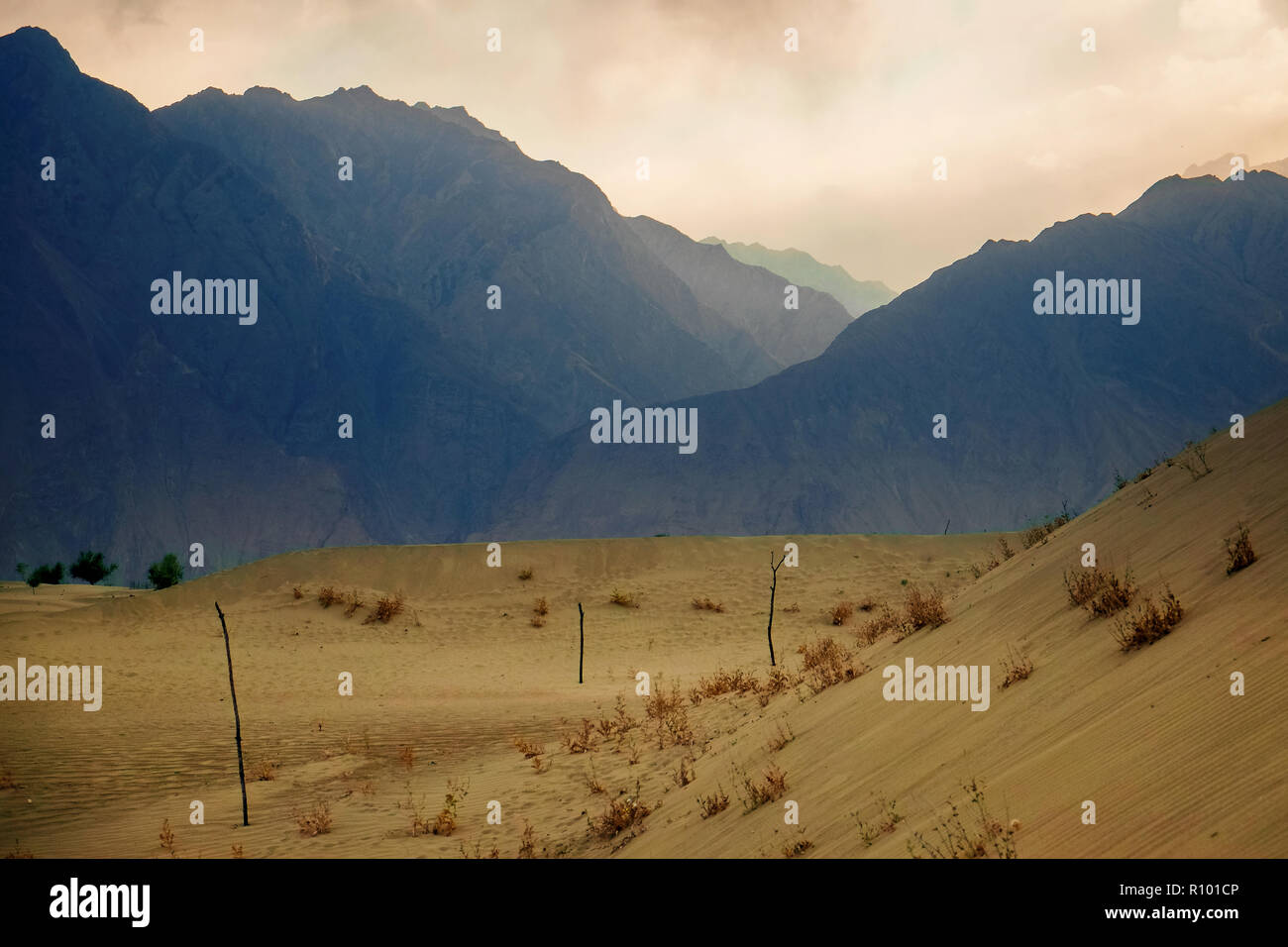 Cold desert pakistan hi-res stock photography and images - Alamy