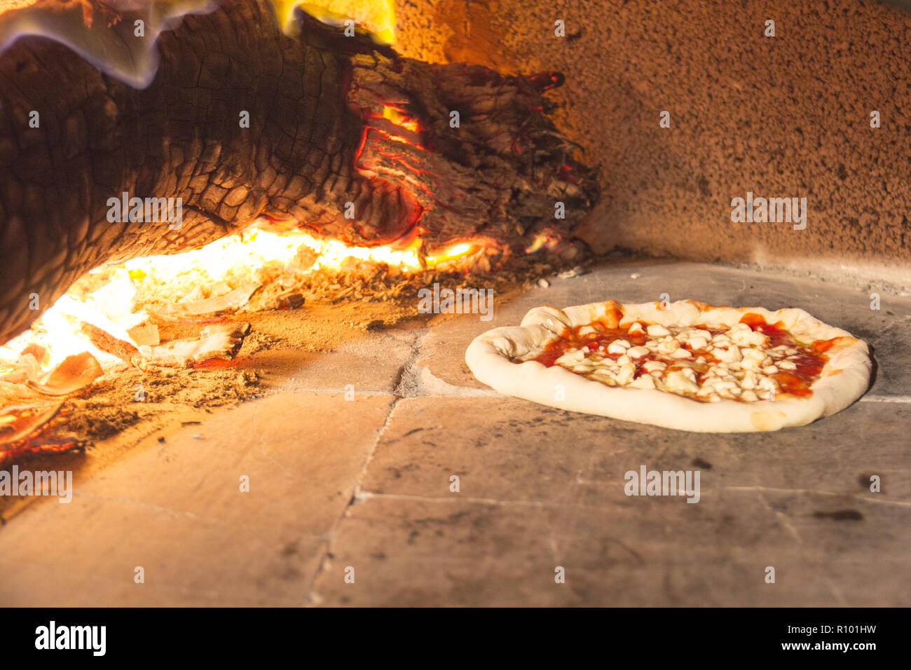 Wood burning pizza oven hi-res stock photography and images - Alamy