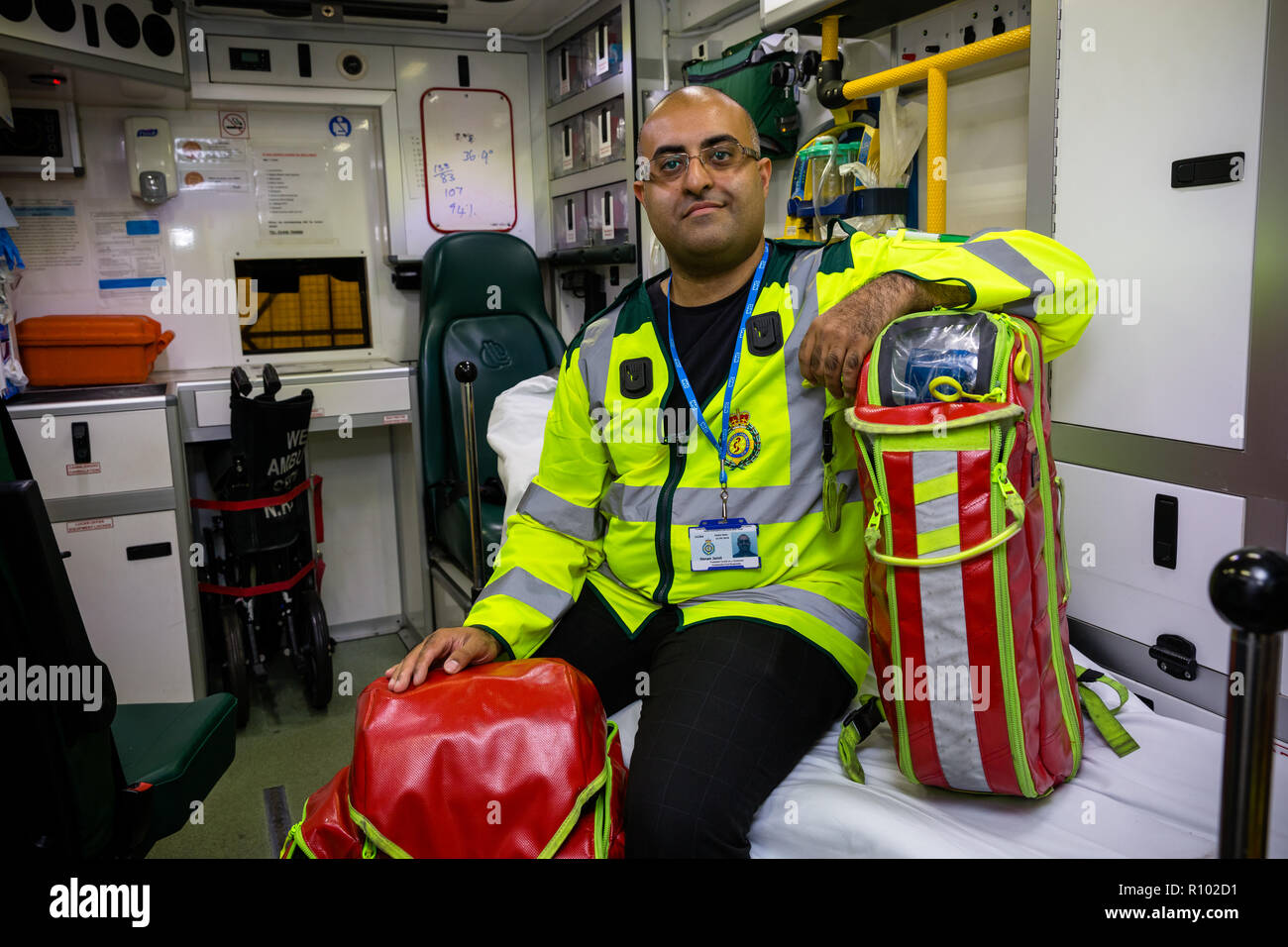 Emt uniform hi-res stock photography and images - Alamy
