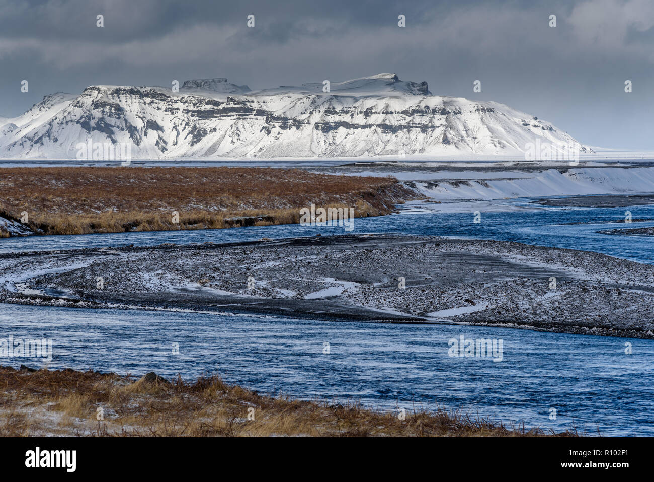 Amazing Iceland in winter - breathtaking scenery and frozen landscapes ...