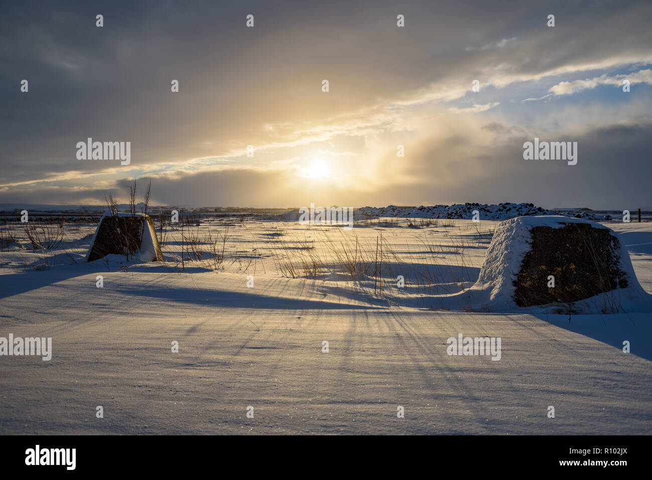 Amazing Iceland in winter - breathtaking scenery and frozen landscapes ...