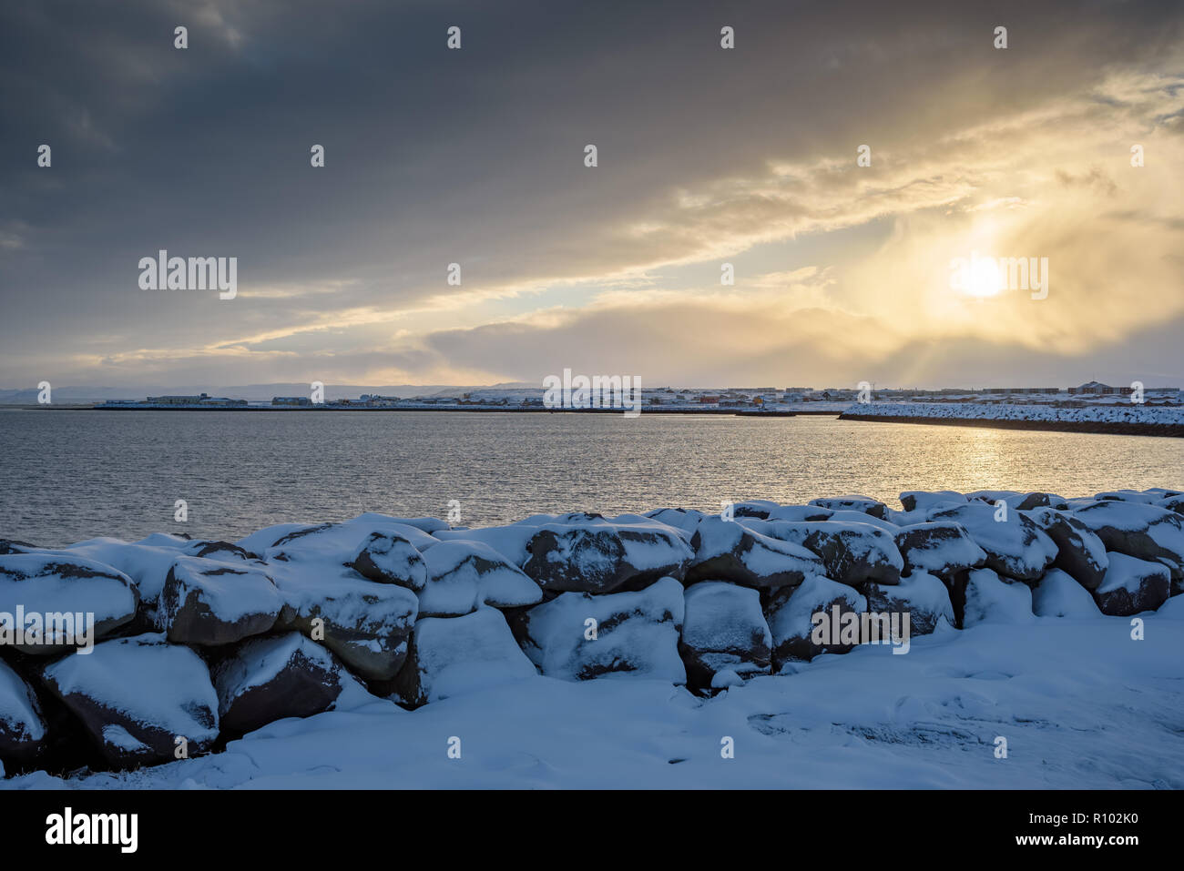 Amazing Iceland in winter - breathtaking scenery and frozen landscapes ...