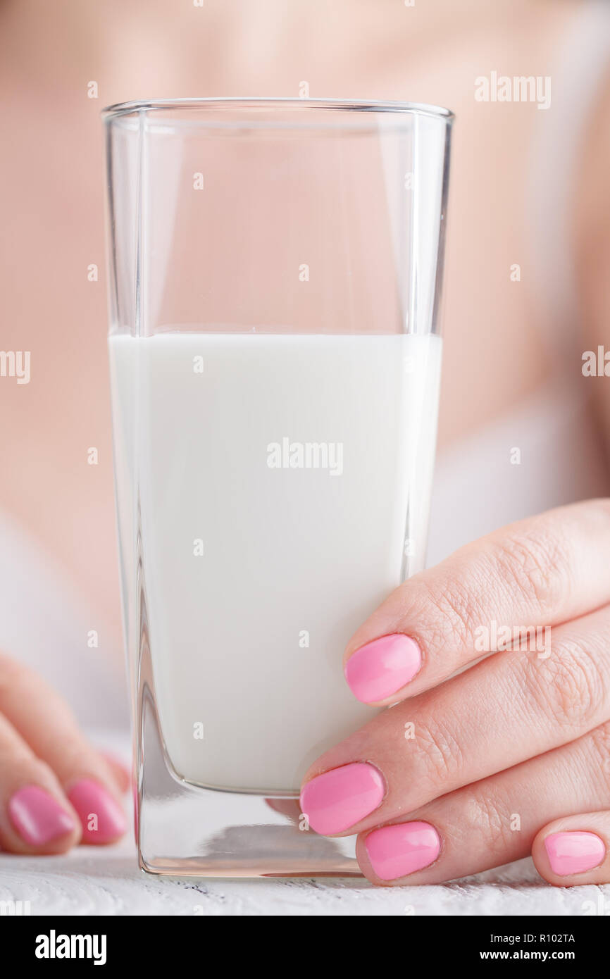 Glass of fresh milk in female hand Stock Photo - Alamy