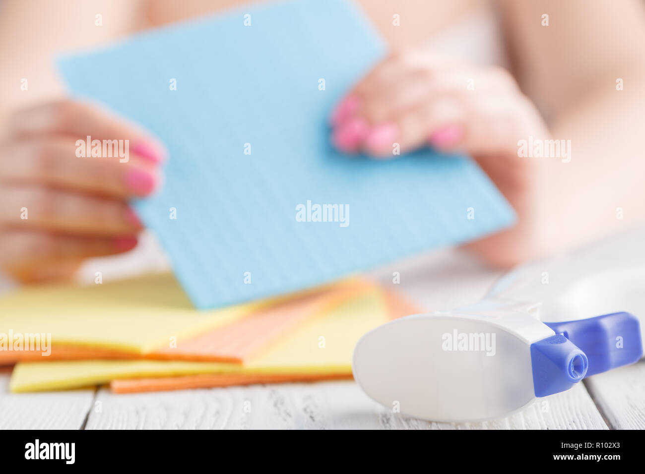 hand holding blue microfiber cleaning cloth Stock Photo - Alamy