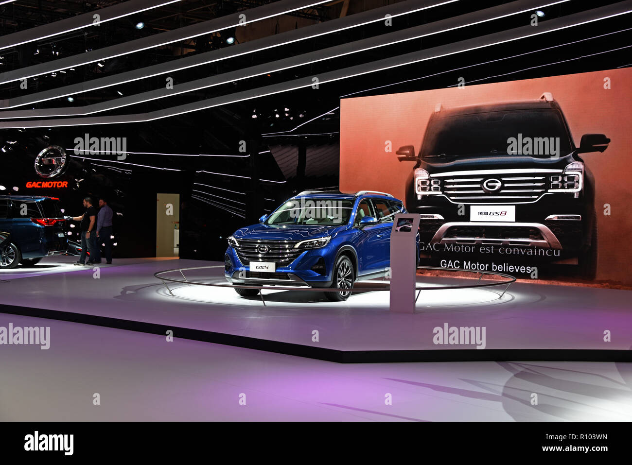 Suv paris hi-res stock photography and images - Alamy