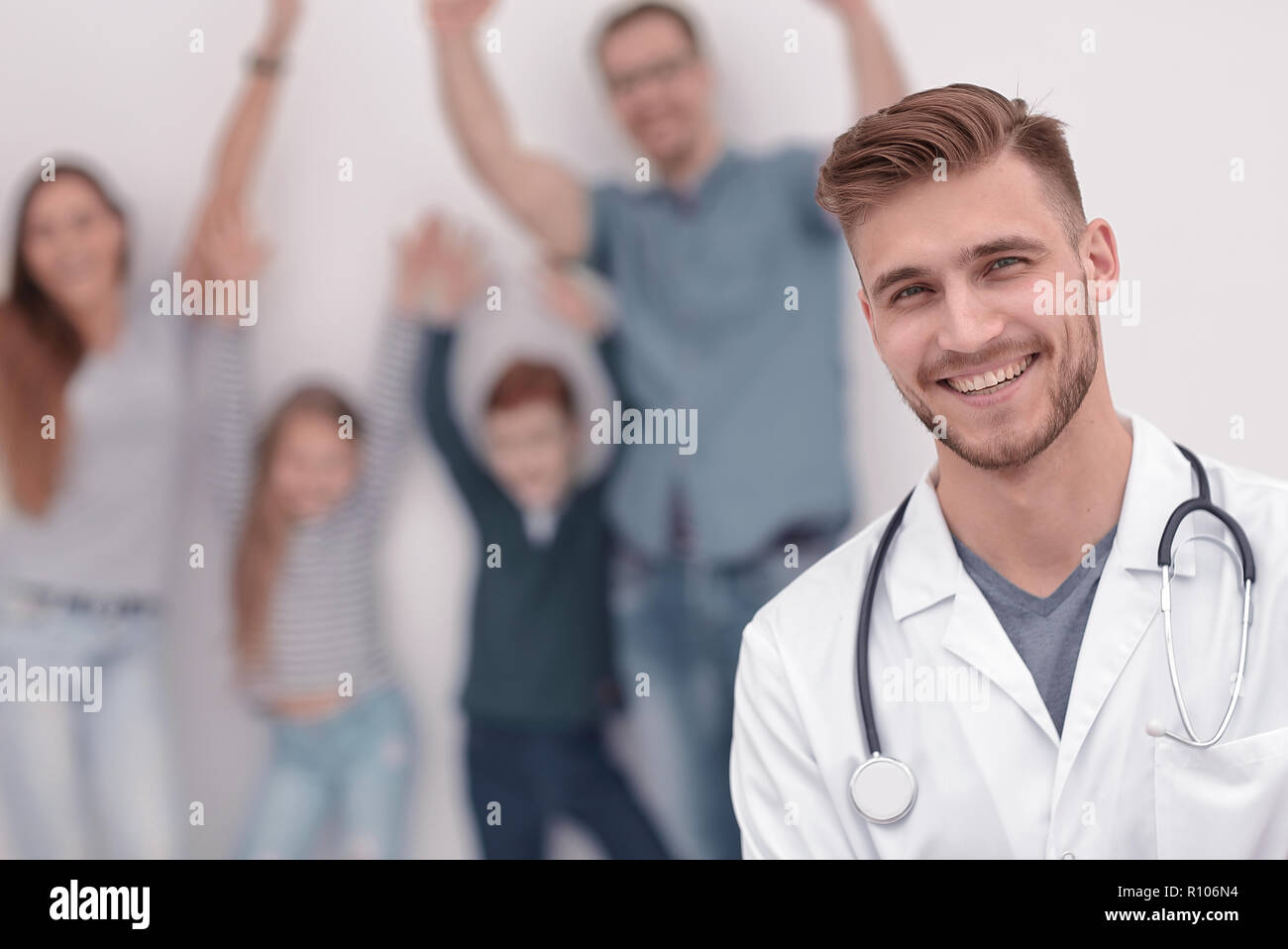 portrait of a family doctor on the background of his happy patie Stock ...