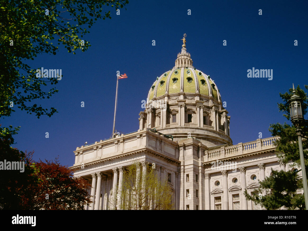 State capitol building pennsylvania in hi-res stock photography and ...