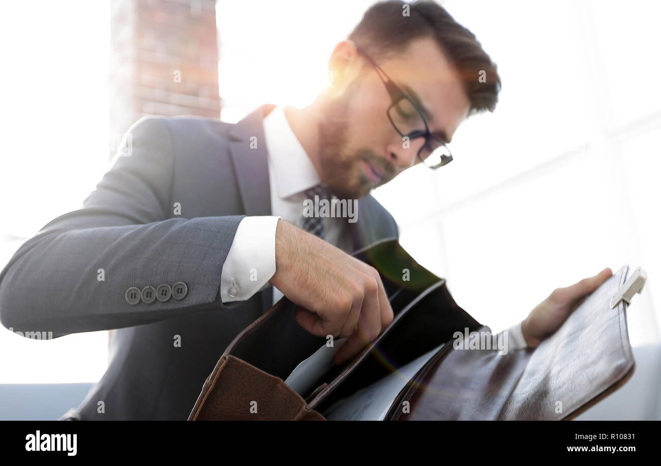 Detail of a businessman holding his briefcase Stock Photo - Alamy