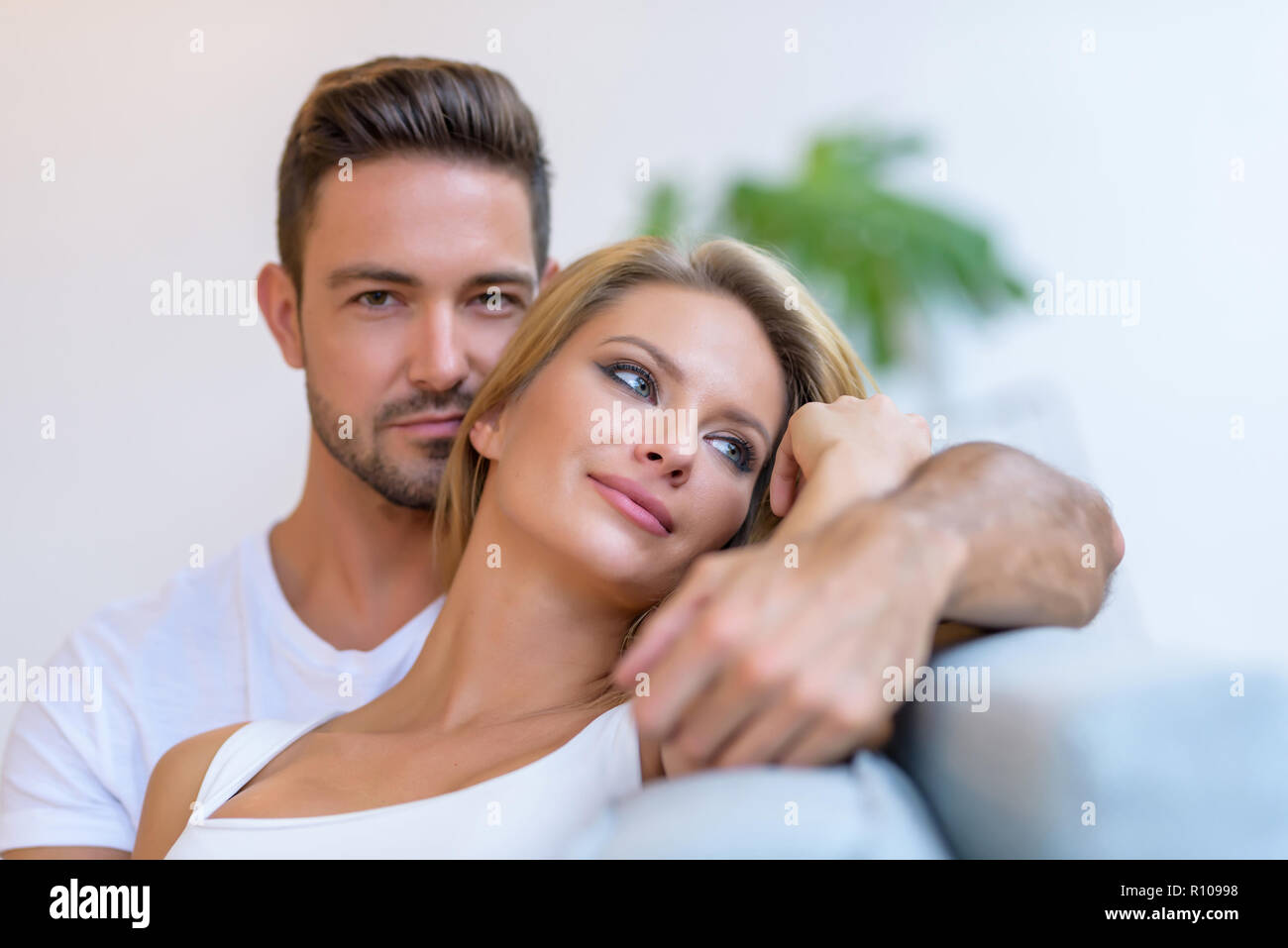 Couple hugging behind sofa hi-res stock photography and images - Alamy