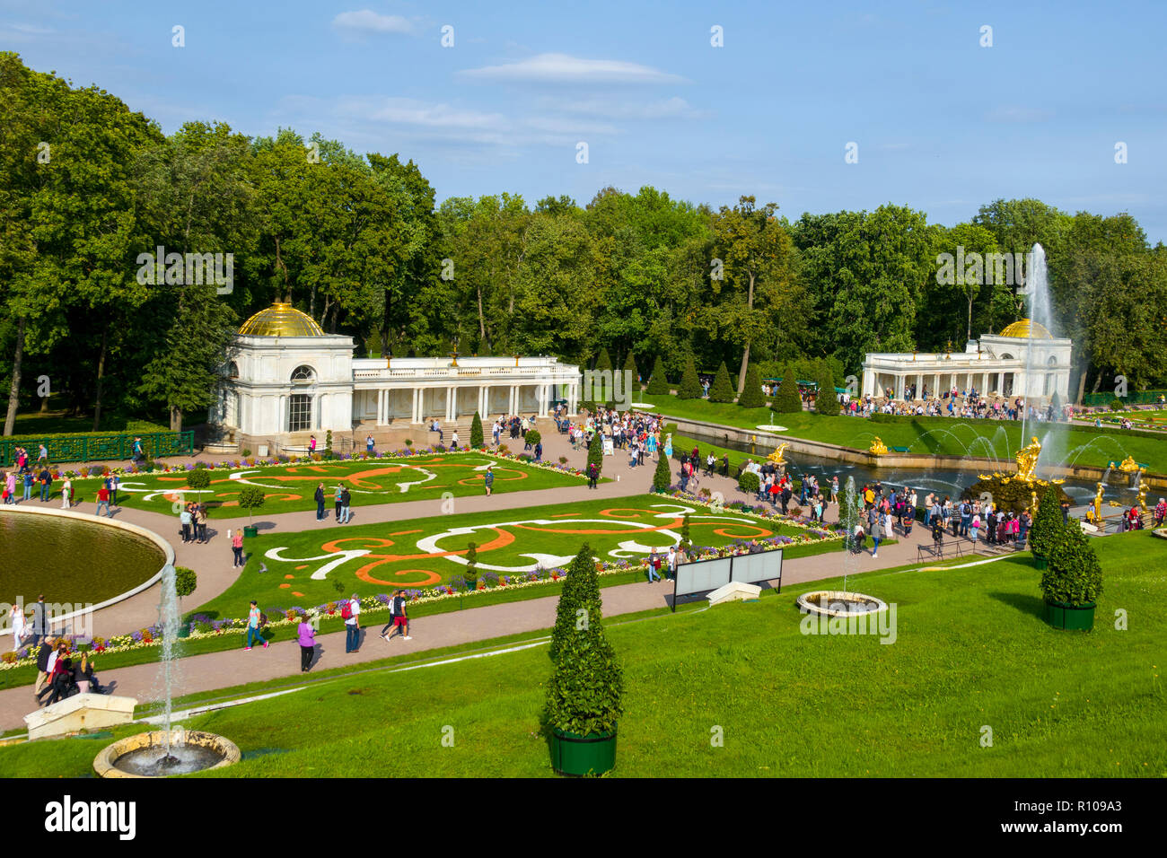 Peterhof palace gardens hi-res stock photography and images - Alamy