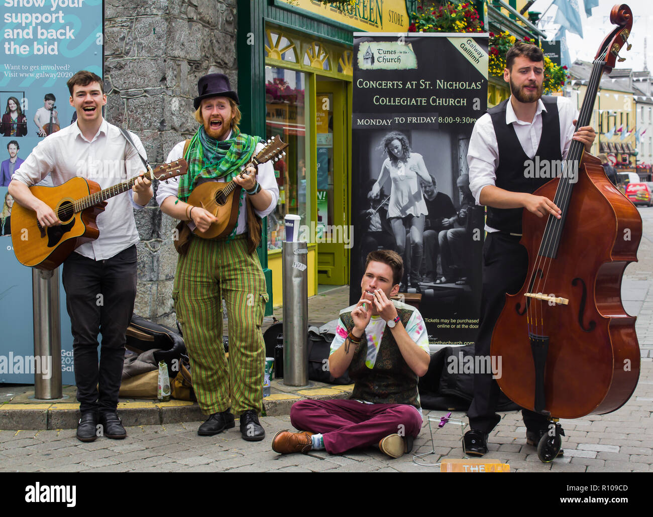 Irish folk band hi-res stock photography and images - Alamy