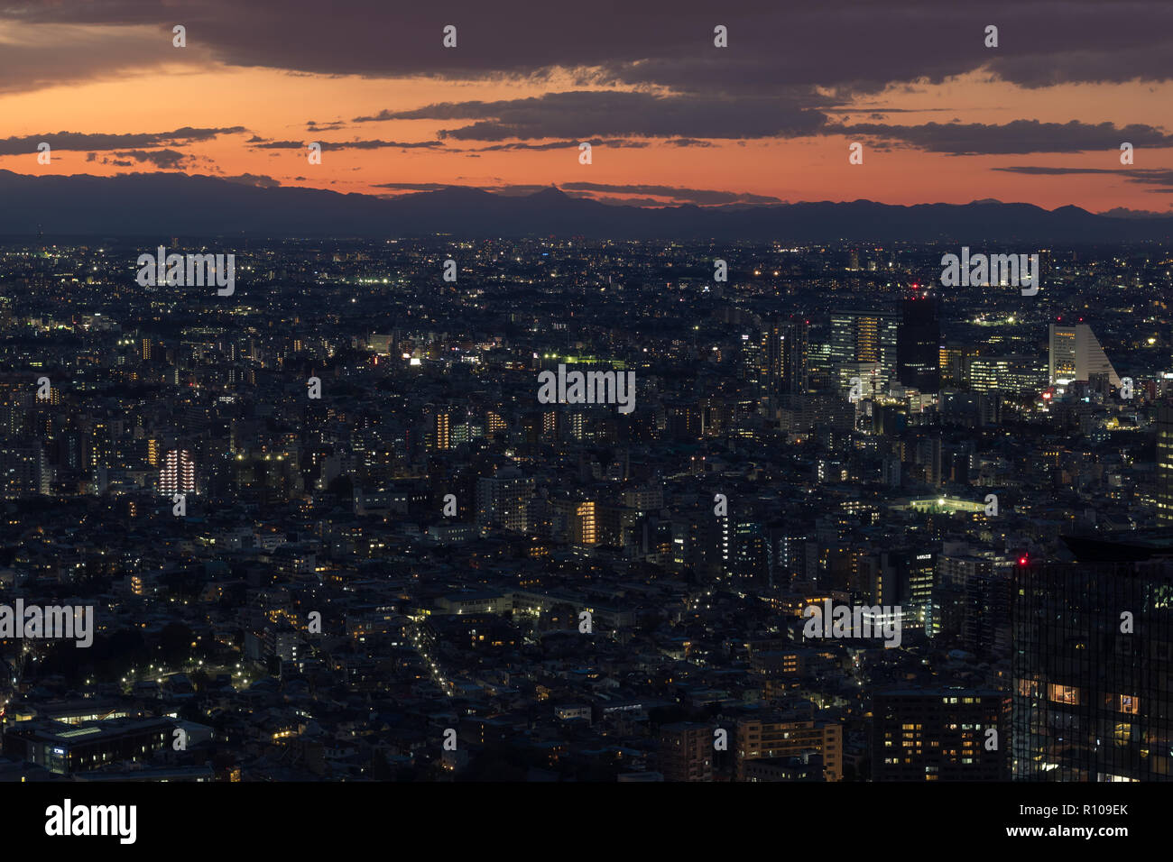 Tokyo night sky hi-res stock photography and images - Alamy