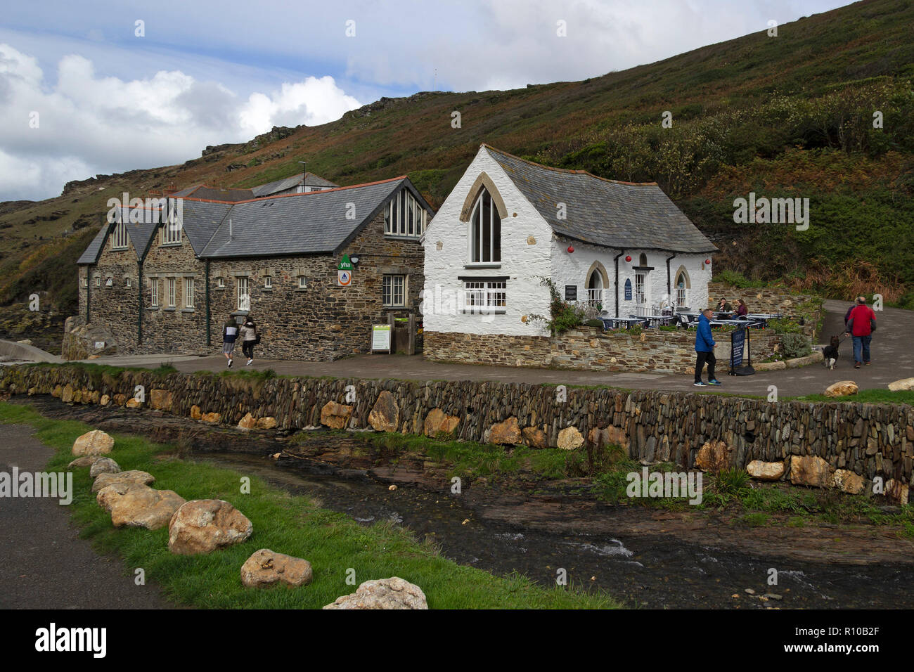 Yha boscastle hi-res stock photography and images - Alamy
