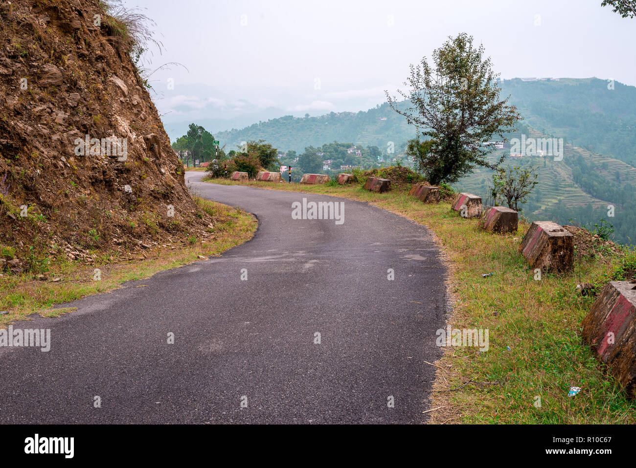 Empty Roads in Nanital District / Bhimtal Road, Uttrakhand, India Stock ...