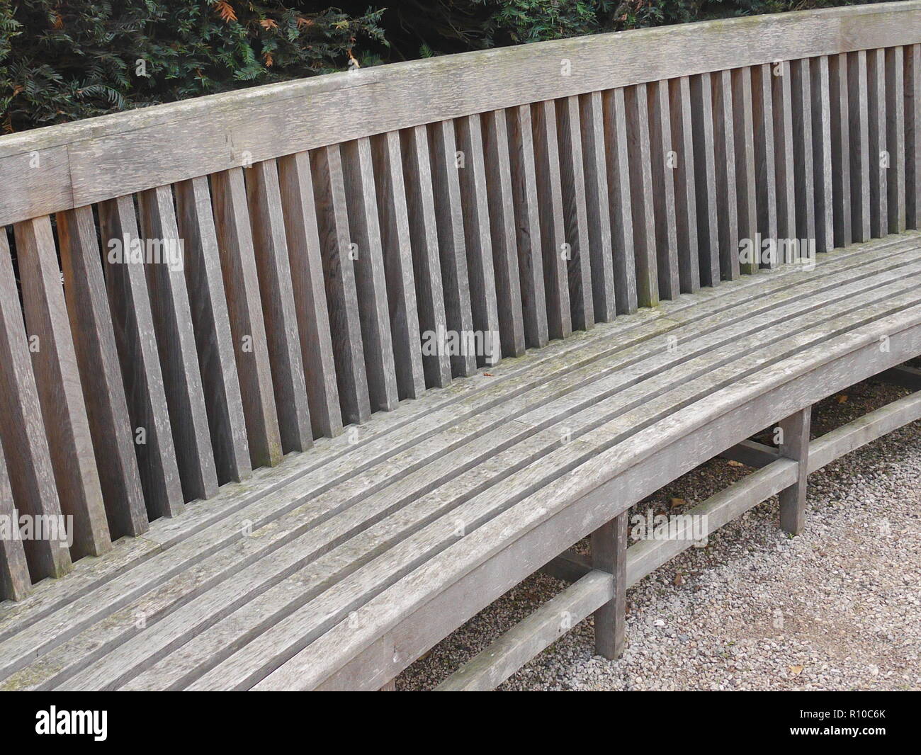 Very long curved outside wooden seat / bench Stock Photo - Alamy