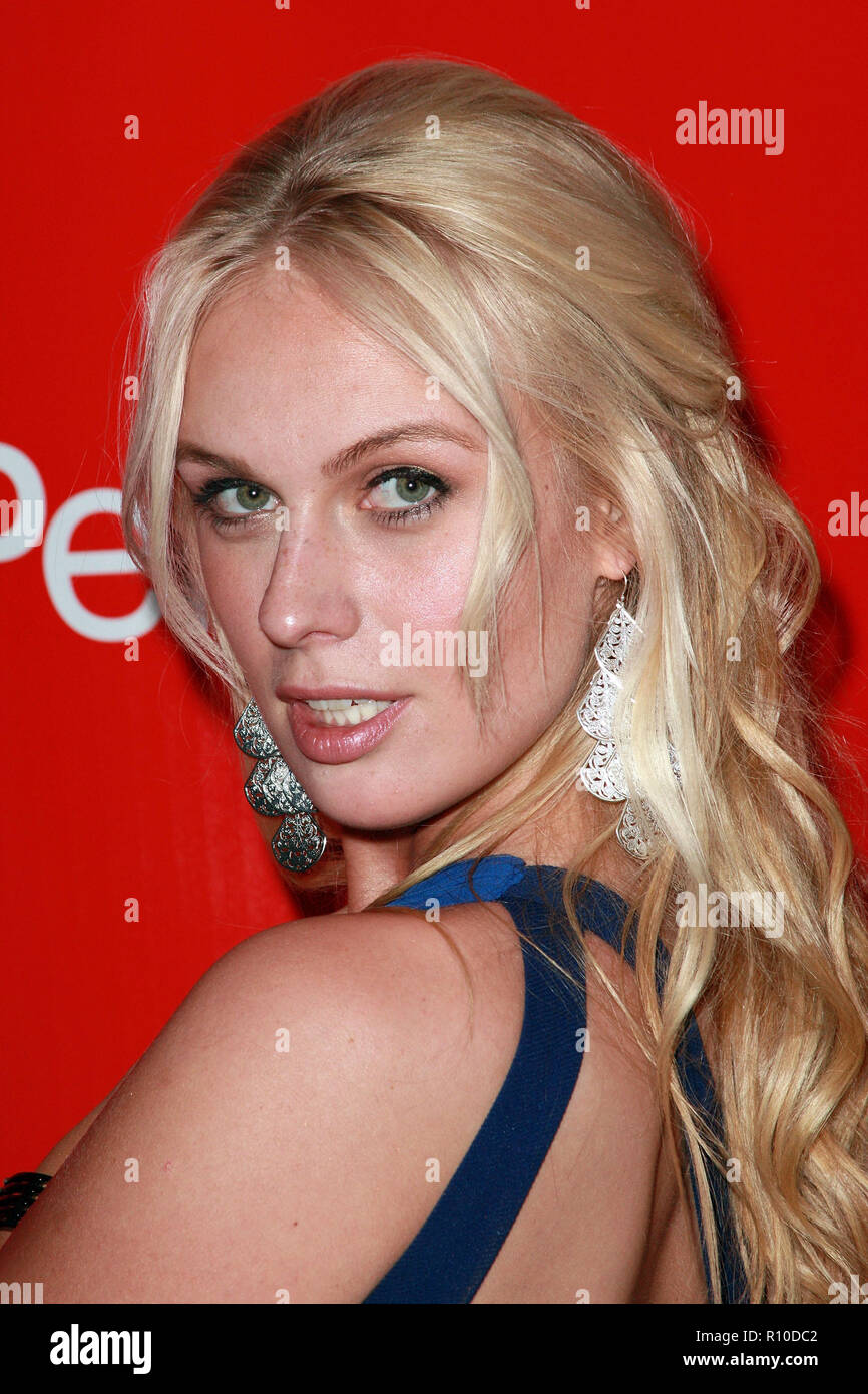 NEW YORK - FEBRUARY 10: Model CariDee English attends "Style Your ...