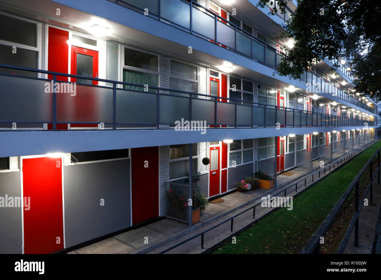 Whitley House, Churchill Gardens Estate, Pimlico, London, UK Stock ...