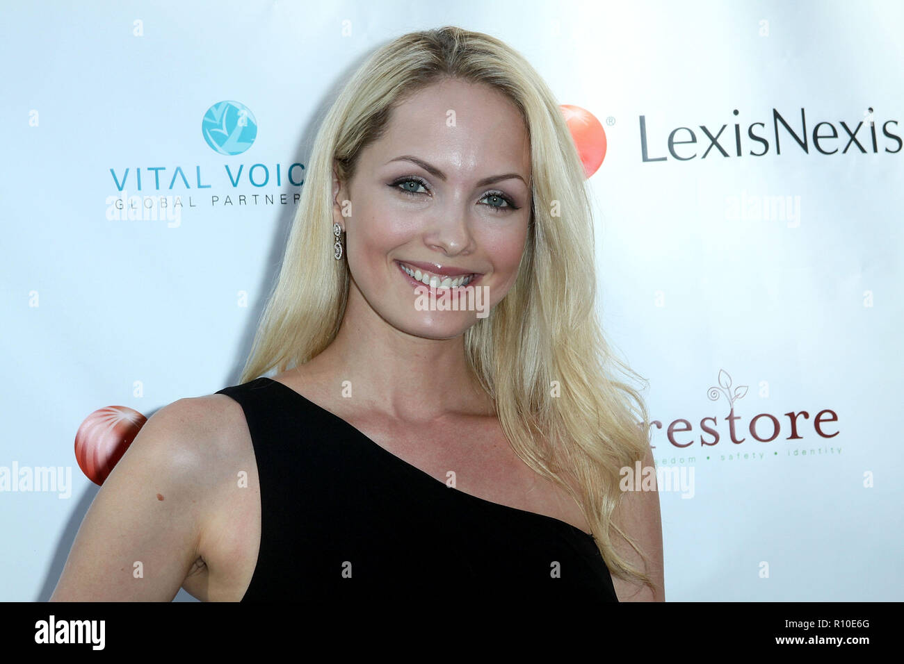 NEW YORK - JUNE 21: Model Maria Helena Vianna attends the premiere of ...