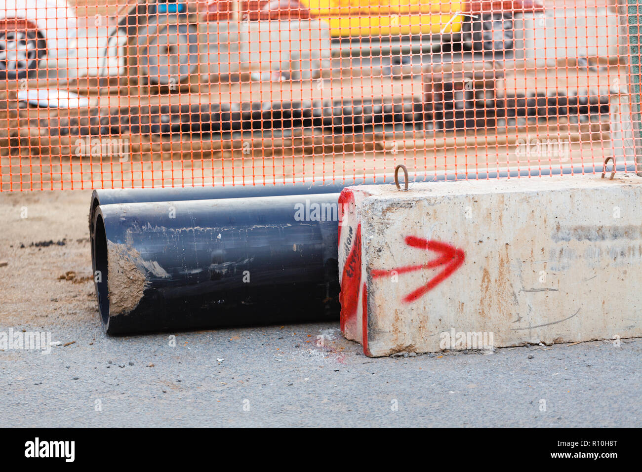 Scaffold blocks road hi-res stock photography and images - Alamy