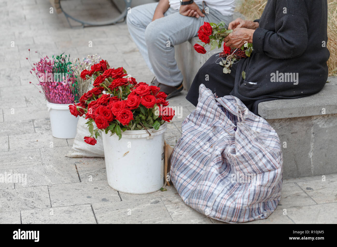Walking on rose petals hi-res stock photography and images - Alamy