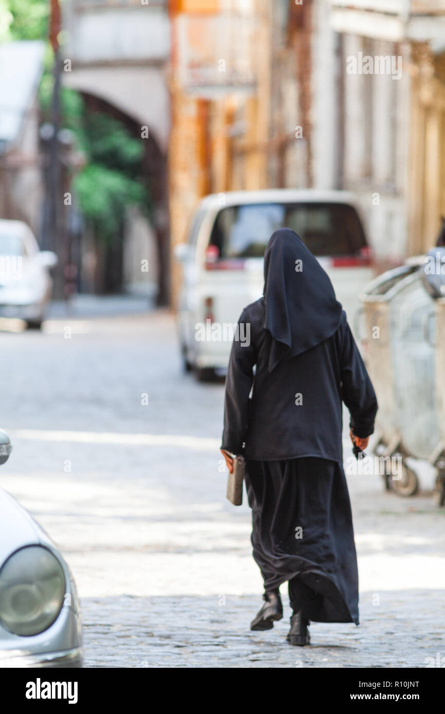 Nun walking down the street hi-res stock photography and images - Alamy