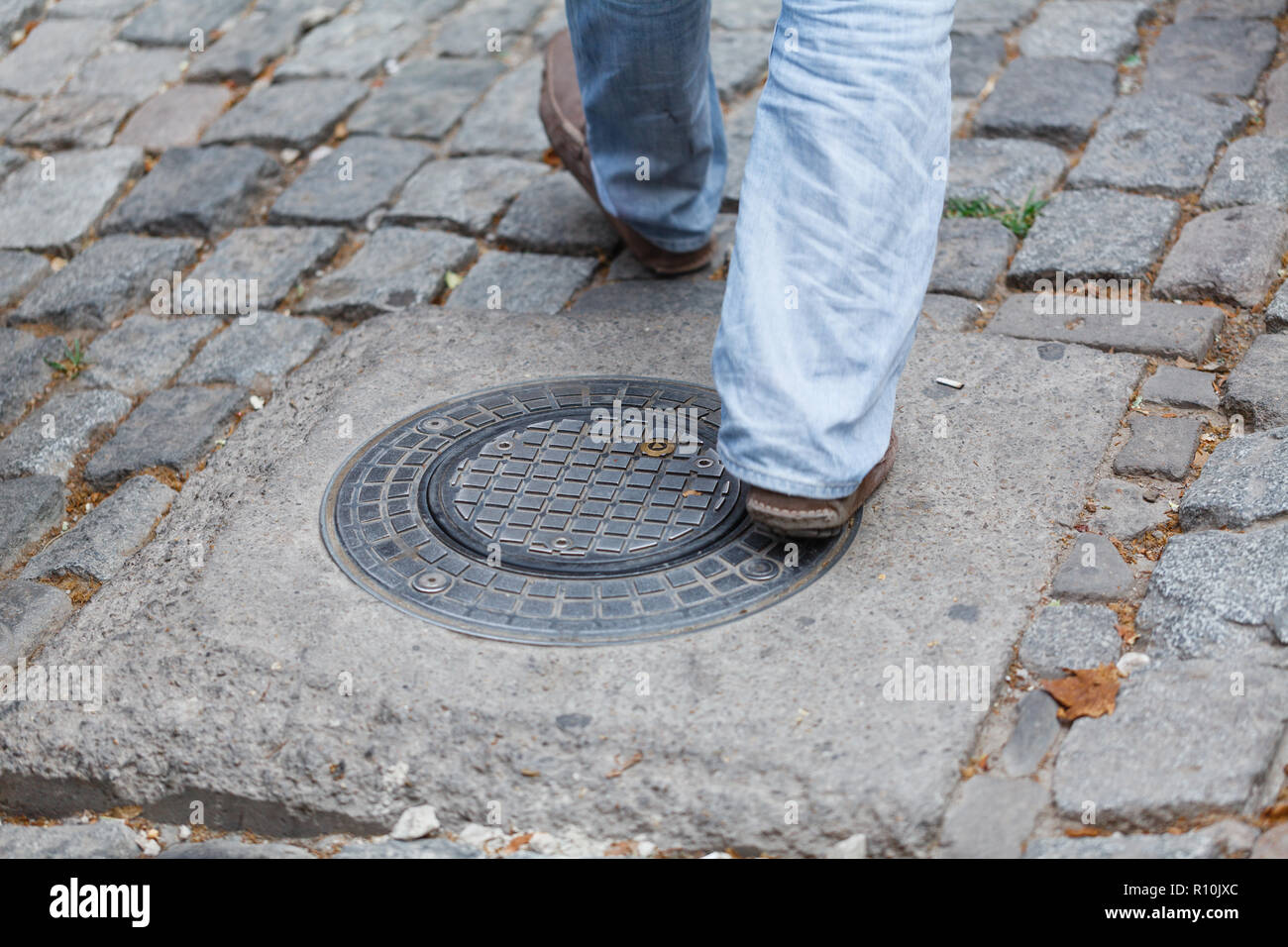 Circular manhole cover Stock Photo - Alamy