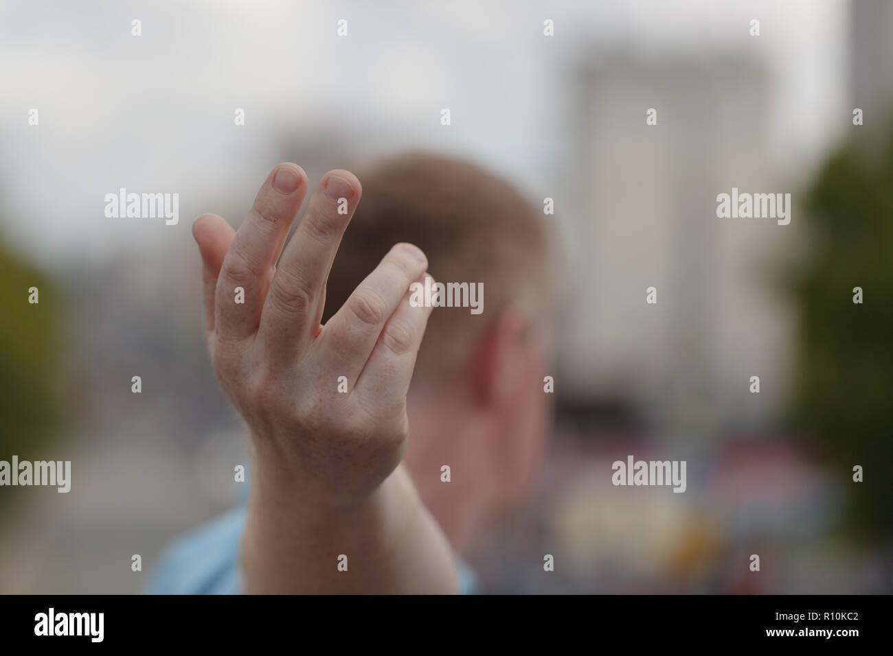 Man coming gesture Stock Photo - Alamy