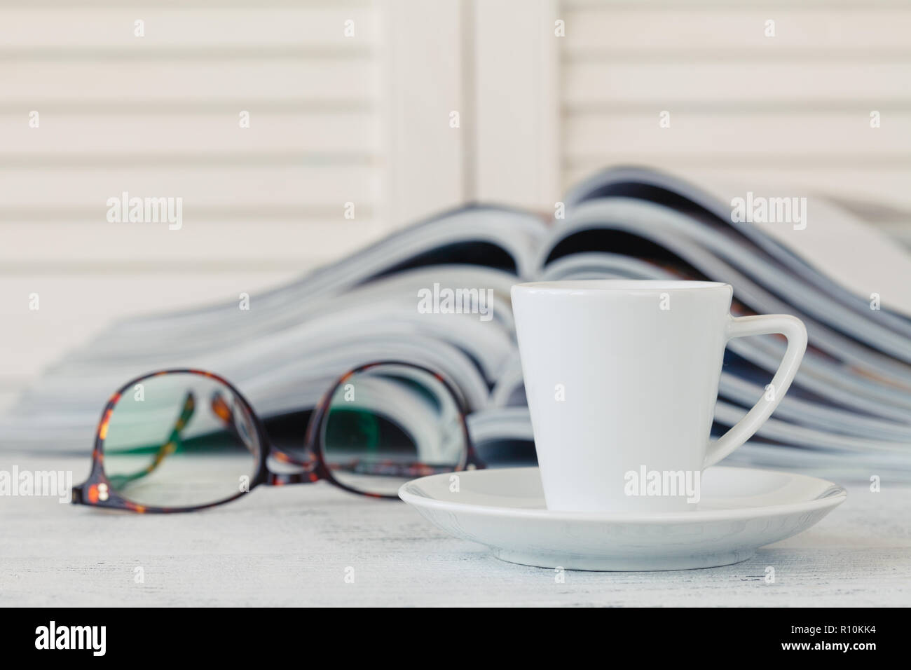 Open newspaper on table hi-res stock photography and images - Alamy