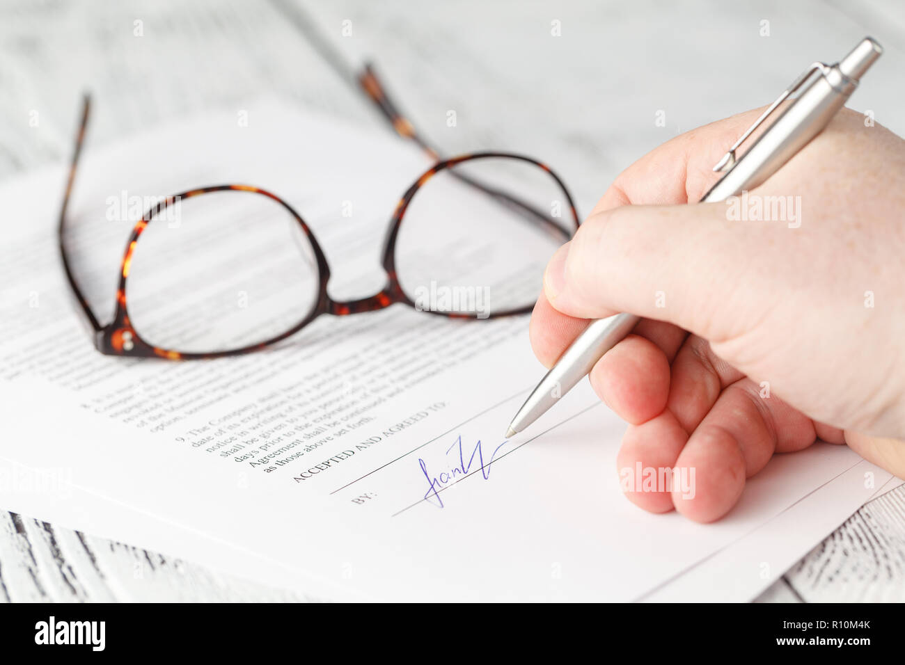 person's hand signing an important document Stock Photo - Alamy