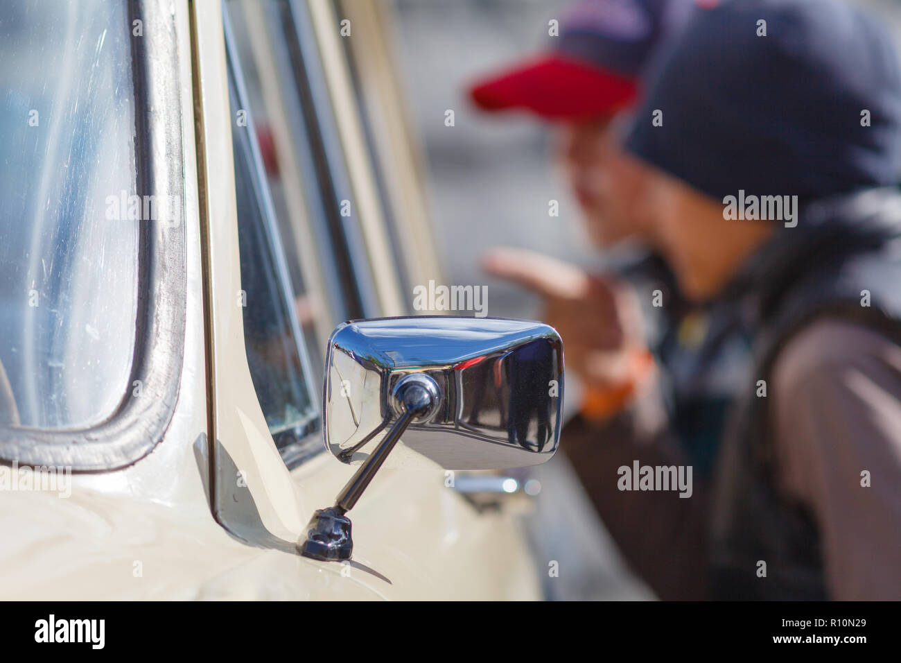 kid see retro car Stock Photo - Alamy