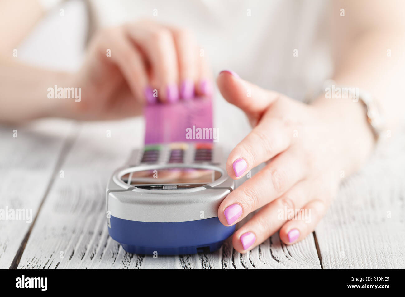Woman pays plastic card hi-res stock photography and images - Alamy