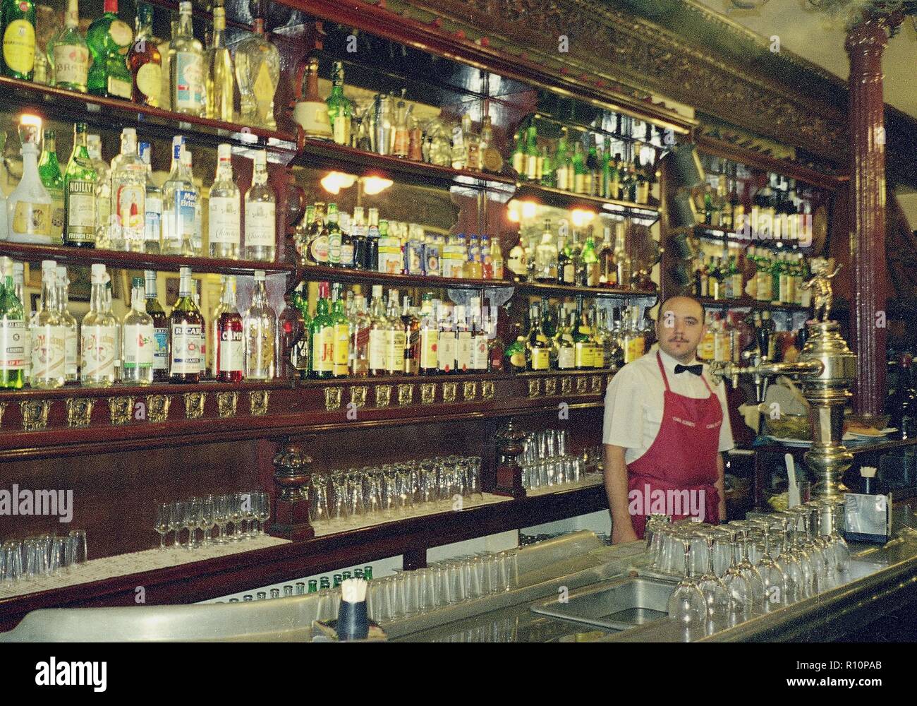 La barra de un bar hi-res stock photography and images - Alamy